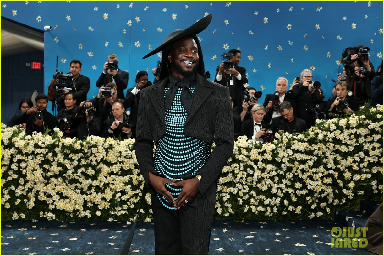 Shaboozey Matches His Grillz to His Outfit at Met Gala Debut: Photo ...
