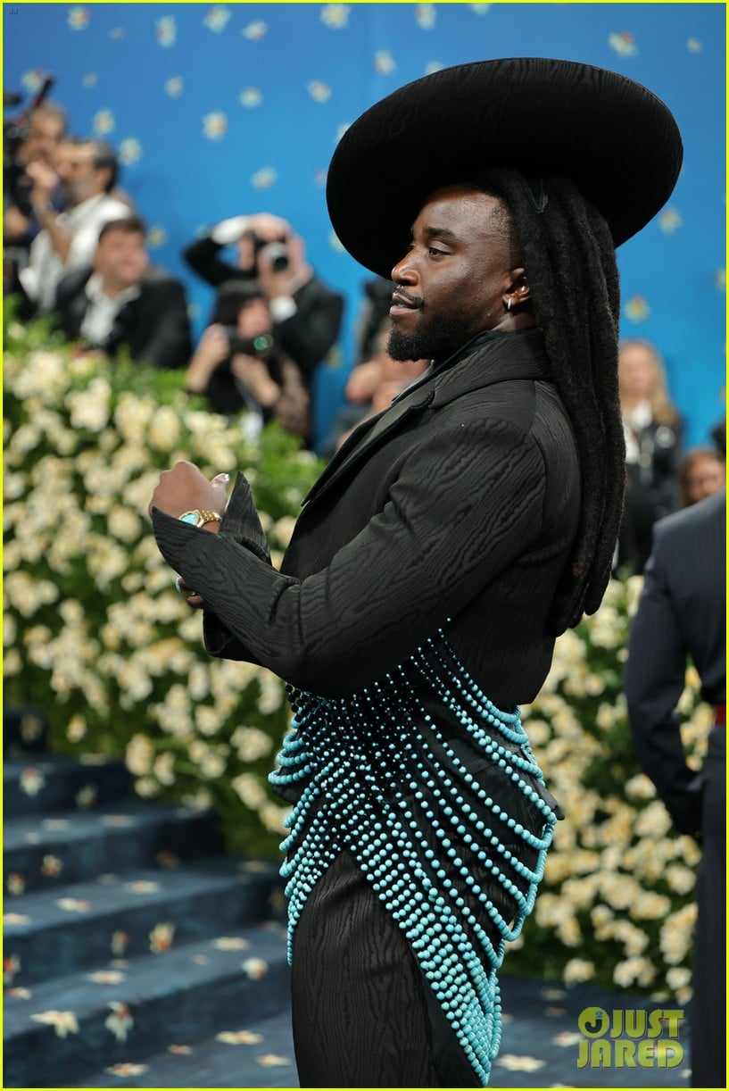 Shaboozey Matches His Grillz to His Outfit at Met Gala Debut: Photo ...