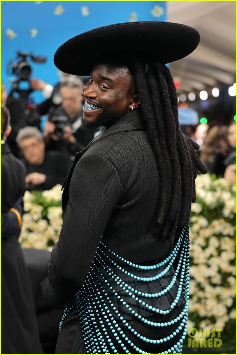 Shaboozey Matches His Grillz to His Outfit at Met Gala Debut: Photo ...