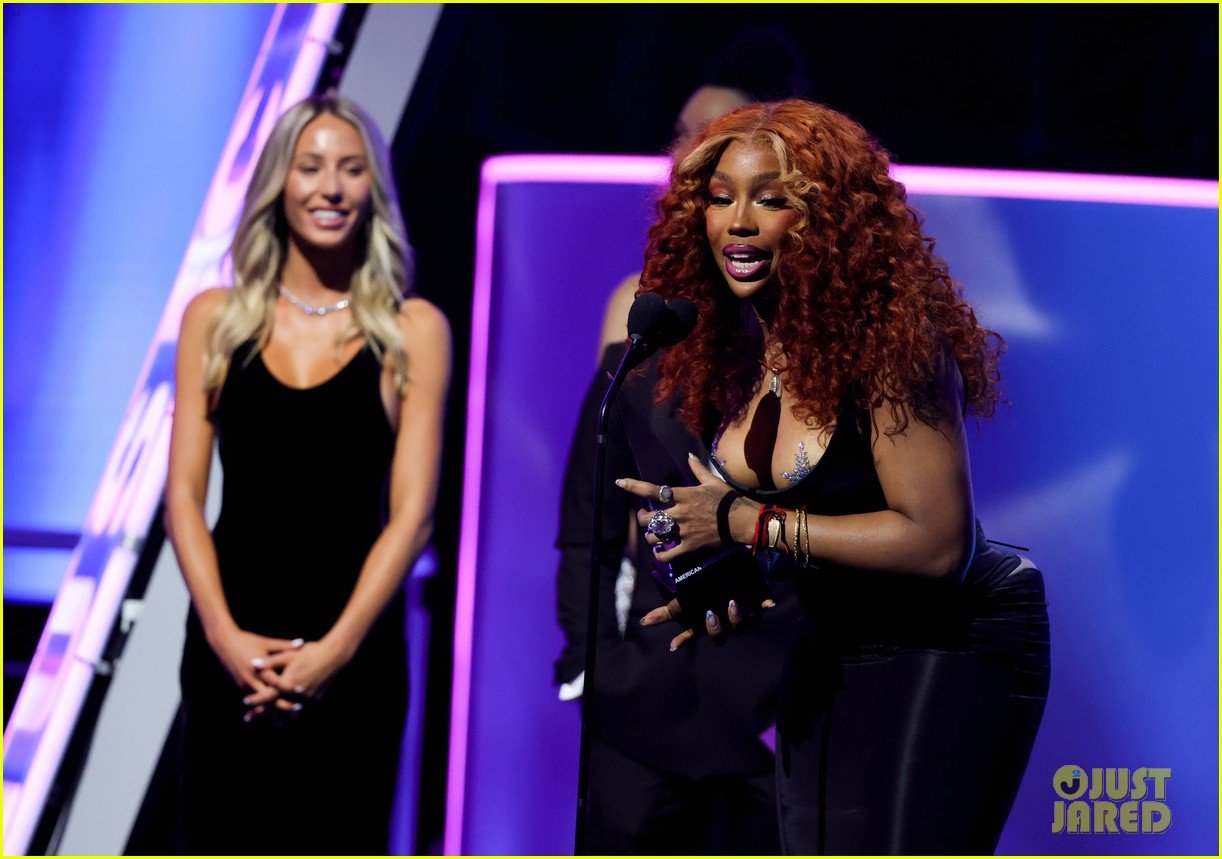 SZA Wears Bedazzled Pasties Under Her Dress at AMAs 2025, Where She's ...