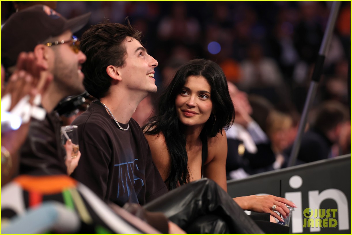 Timothee Chalamet Watches Knicks Win with Kylie & Kendall Jenner Sitting Next to Him!: Photo ...
