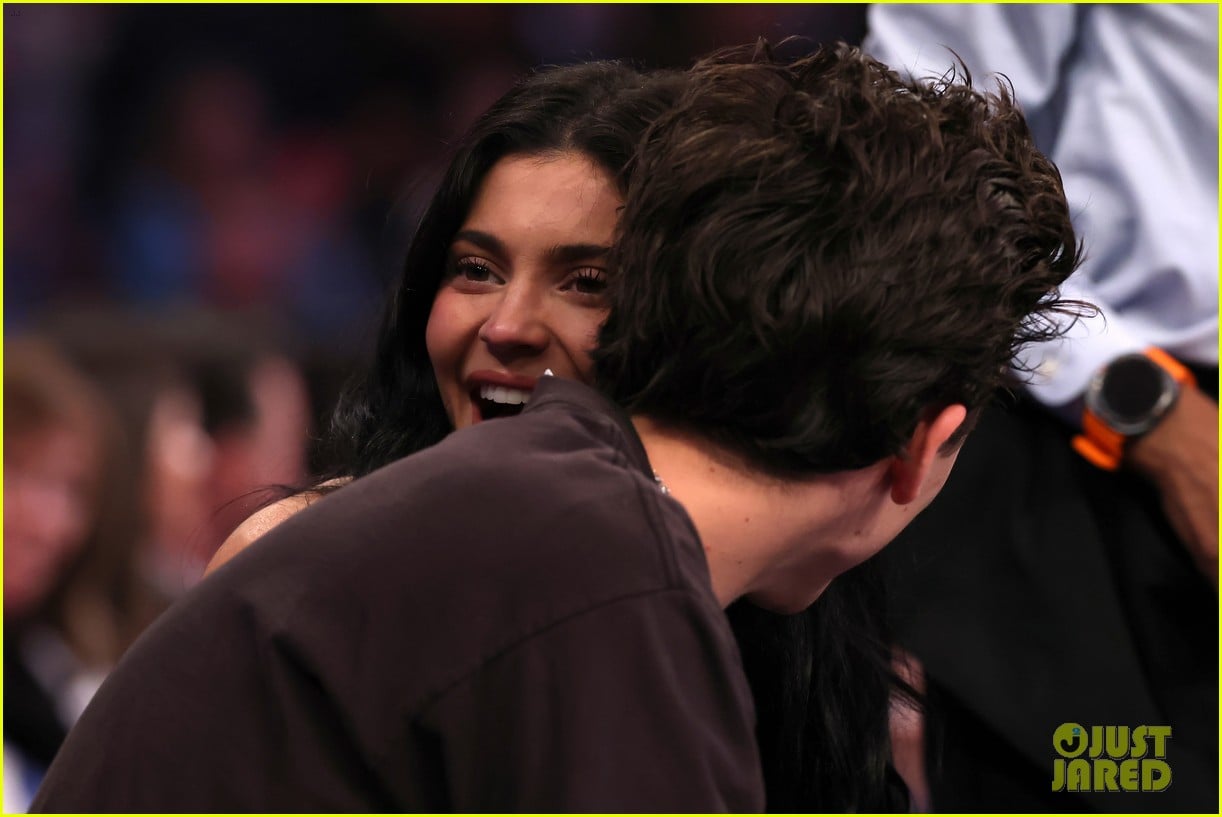 Timothee Chalamet Watches Knicks Win with Kylie & Kendall Jenner Sitting Next to Him!: Photo ...