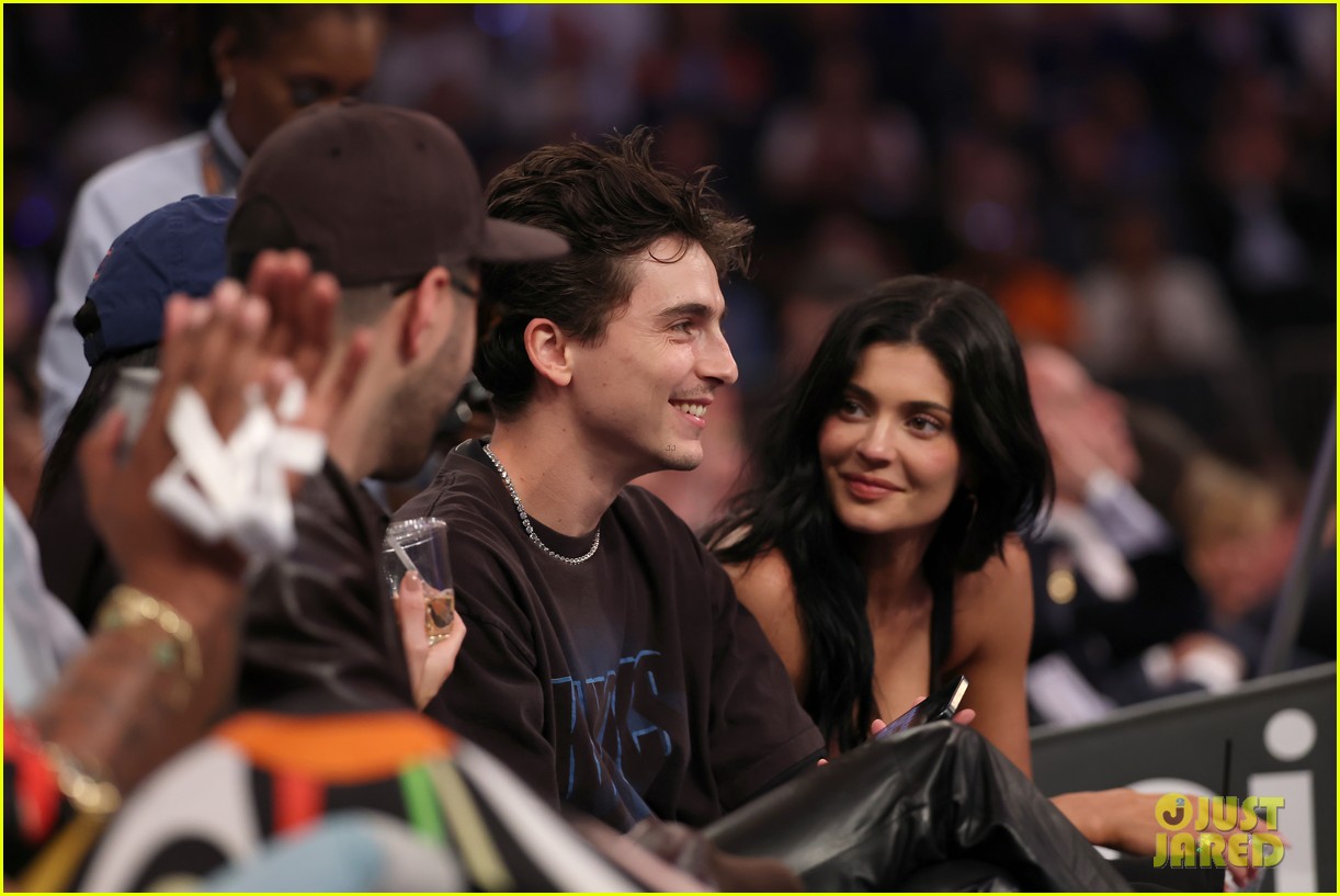Timothee Chalamet Watches Knicks Win with Kylie & Kendall Jenner Sitting Next to Him!: Photo ...