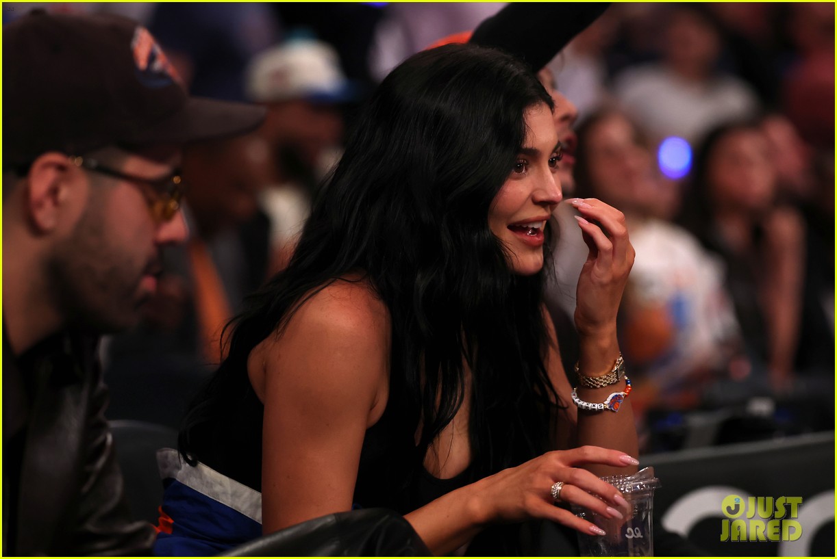 Timothee Chalamet Watches Knicks Win with Kylie & Kendall Jenner Sitting Next to Him!: Photo ...