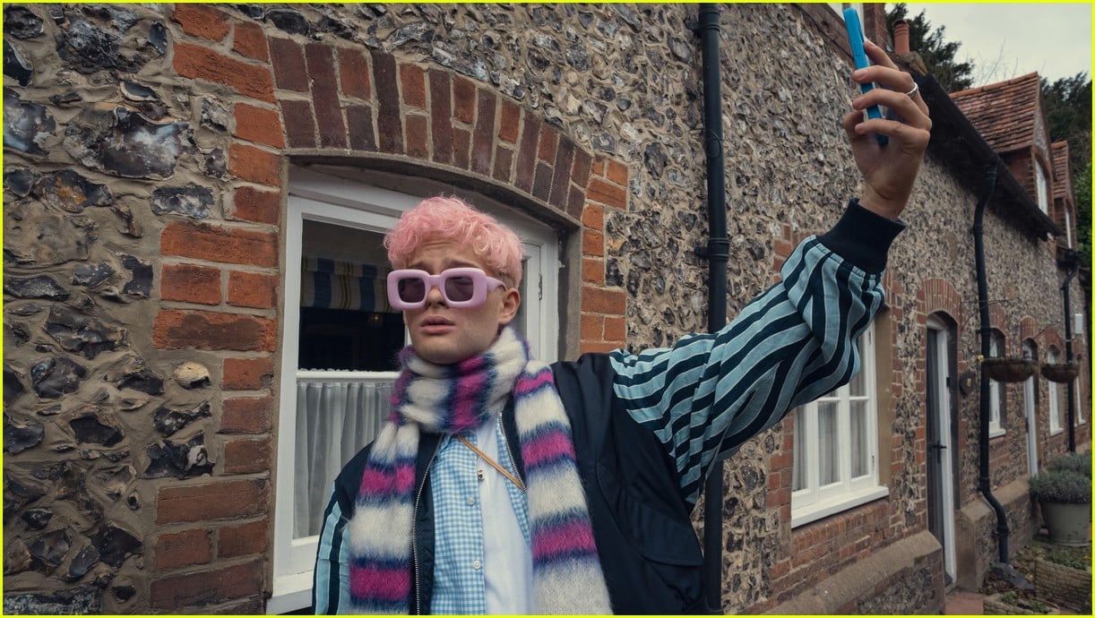 Lena Dunham Netflix Show 'Too Much' First Look & Cast - Meg Stalter ...