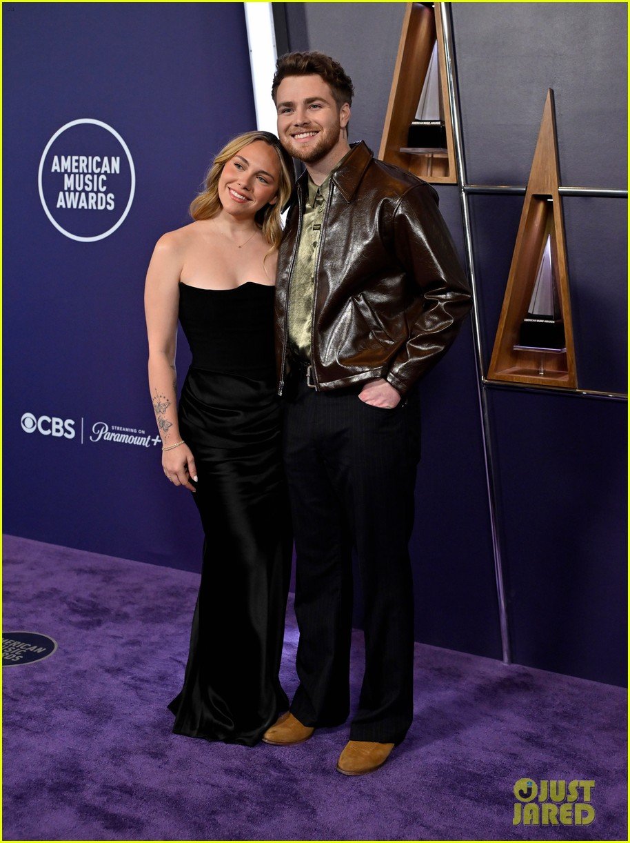 'Ordinary' Singer Alex Warren Gets Wife Kouvr Annon's Support at AMAs ...