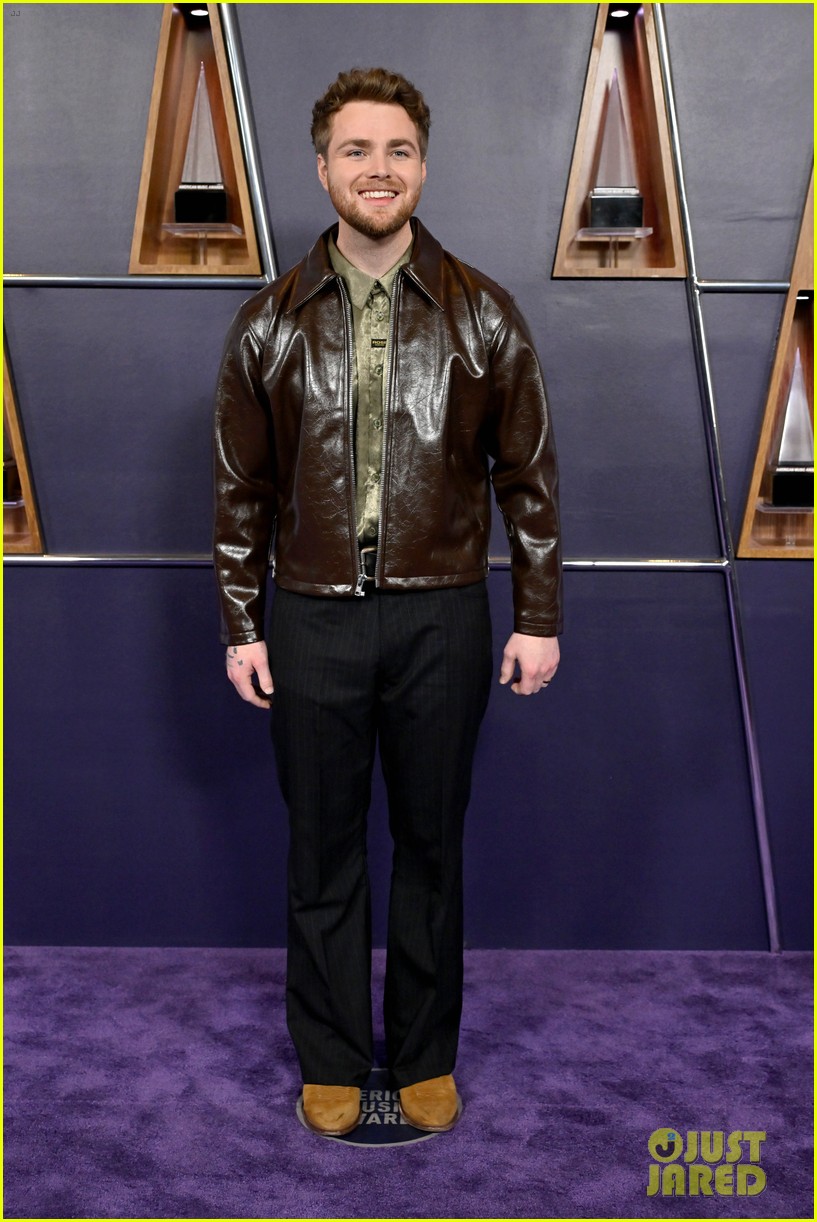 'Ordinary' Singer Alex Warren Gets Wife Kouvr Annon's Support at AMAs ...