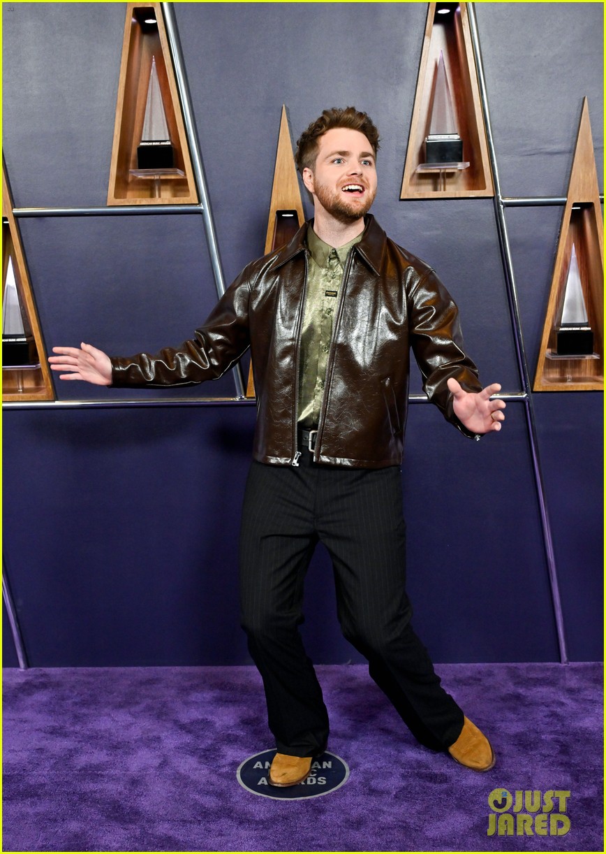 'Ordinary' Singer Alex Warren Gets Wife Kouvr Annon's Support at AMAs ...