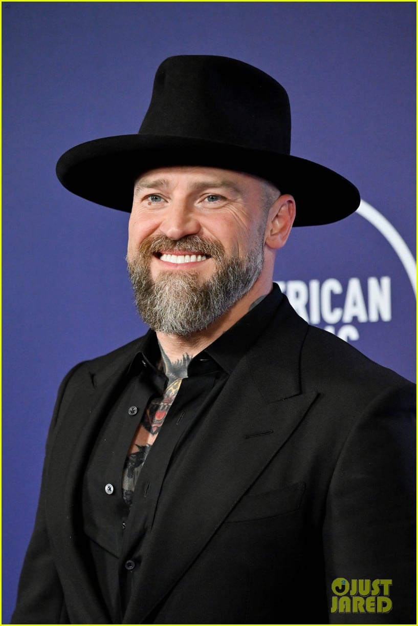 Zac Brown's New Girlfriend Revealed: Singer Walks Carpet with Kendra ...