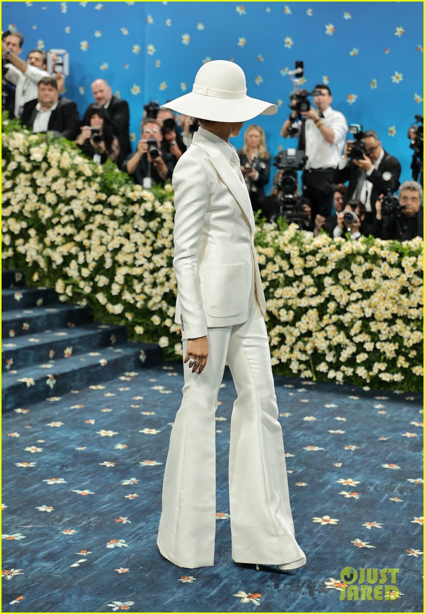 Anna Sawai Speaks Out About Twinning with Zendaya at Met Gala: 'Please ...