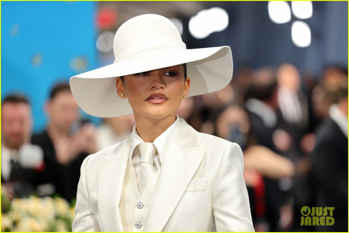 Zendaya Suits Up In Full White Look for Met Gala 2025: Photo 5153134 | Photos | Just Jared ...