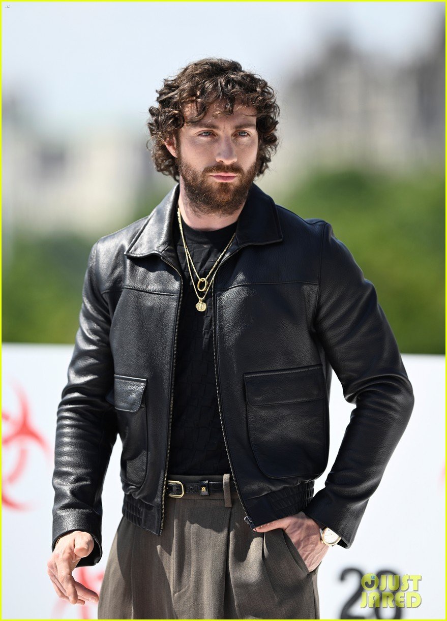 Aaron Taylor-Johnson Joins Jodie Comer, Ralph Fiennes, & Alfie Williams ...
