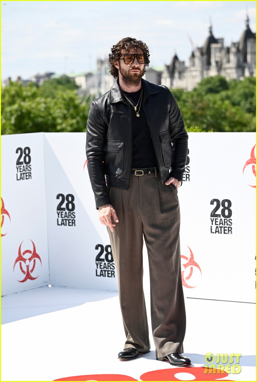 Aaron Taylor-Johnson Joins Jodie Comer, Ralph Fiennes, & Alfie Williams ...