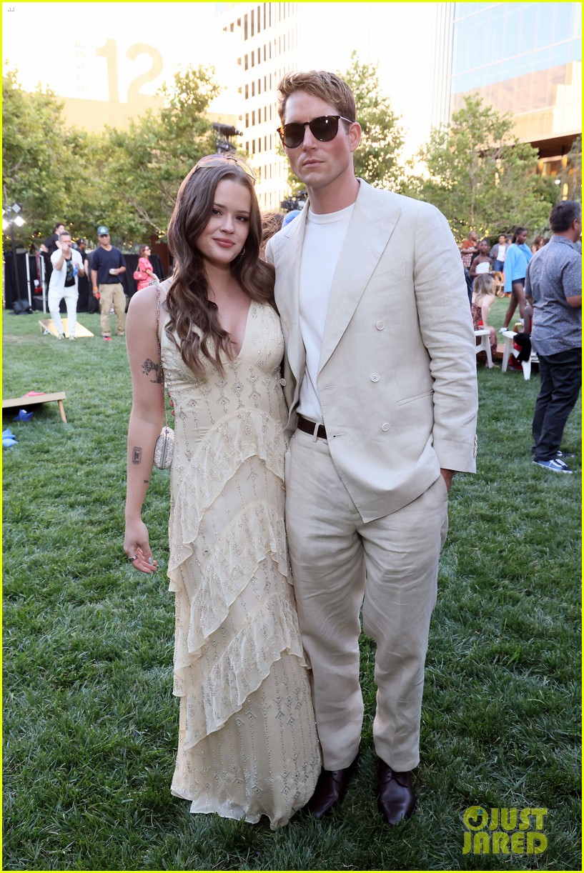 Ava Phillippe & Boyfriend Dakota Brubaker Make Red Carpet Debut After ...