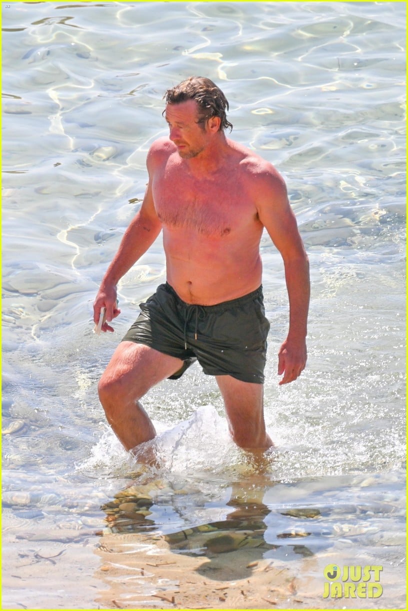 Simon Baker Goes for Dip in the Sea on Vacation in Italy: Photo 5174998 ...