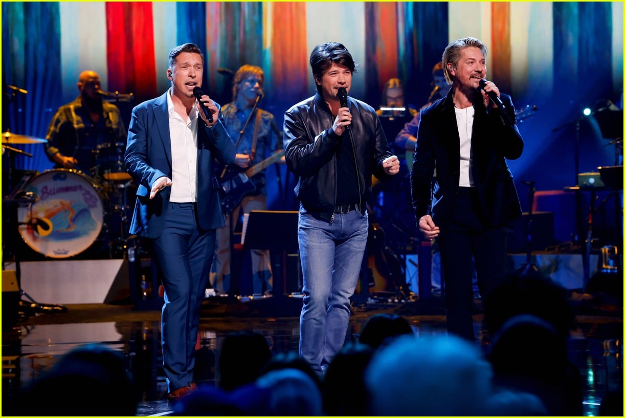 'A Grammy Salute to the Beach Boys' - Performers, Celeb Guests & Song ...