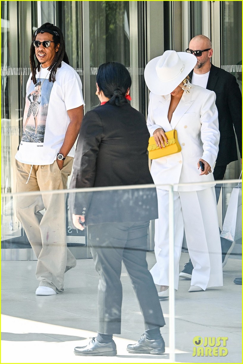 Beyonce & Jay Z Photographed in Paris After Latest 'Cowboy Carter ...