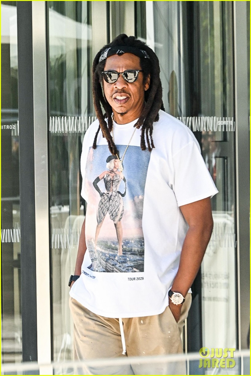 Beyonce & Jay Z Photographed in Paris After Latest 'Cowboy Carter ...