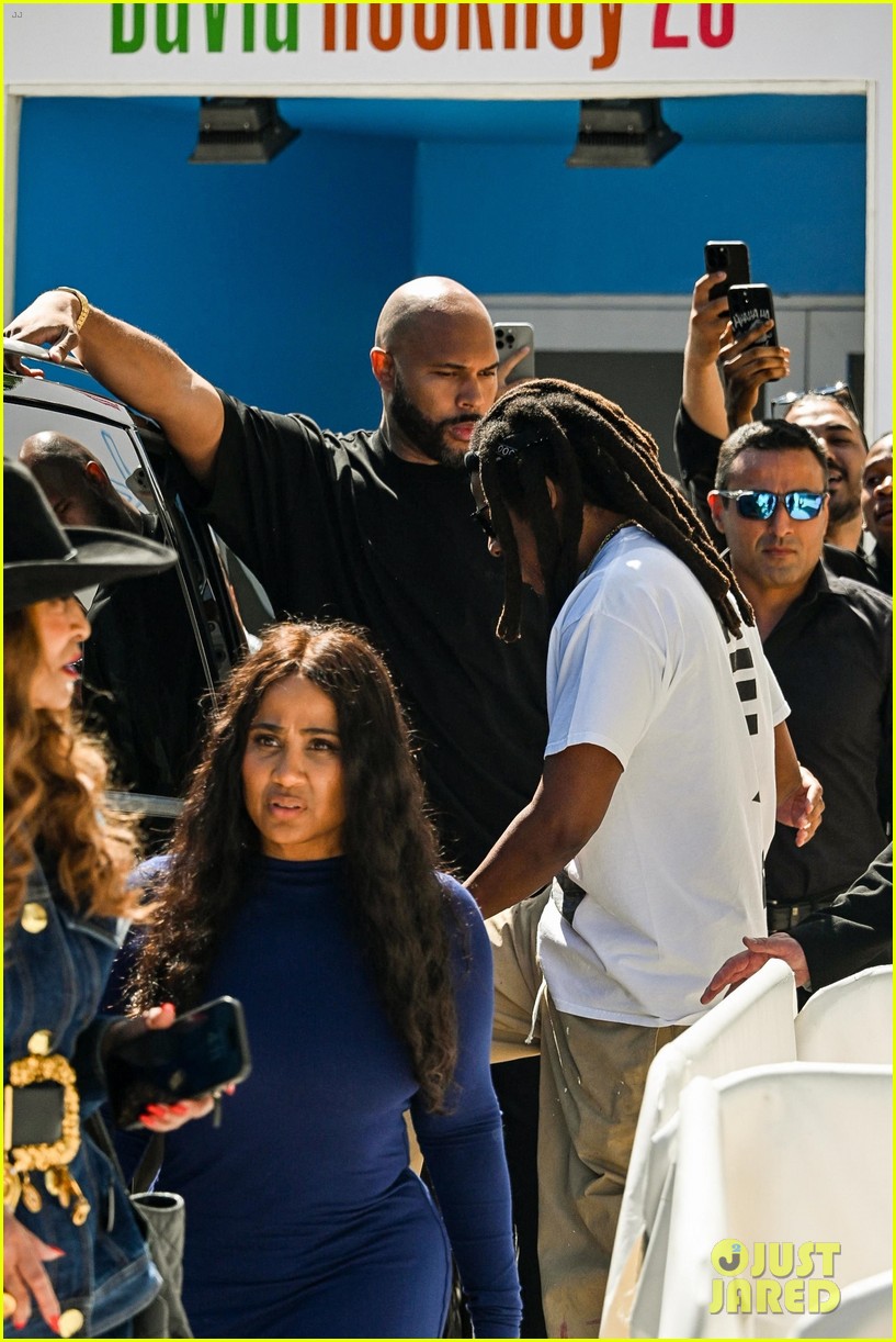 Beyonce & Jay Z Photographed in Paris After Latest 'Cowboy Carter ...