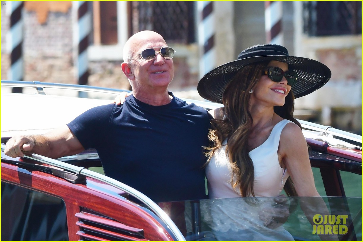 Jeff Bezos & Lauren Sanchez Wave to Cameras During Sunday Spotting in ...