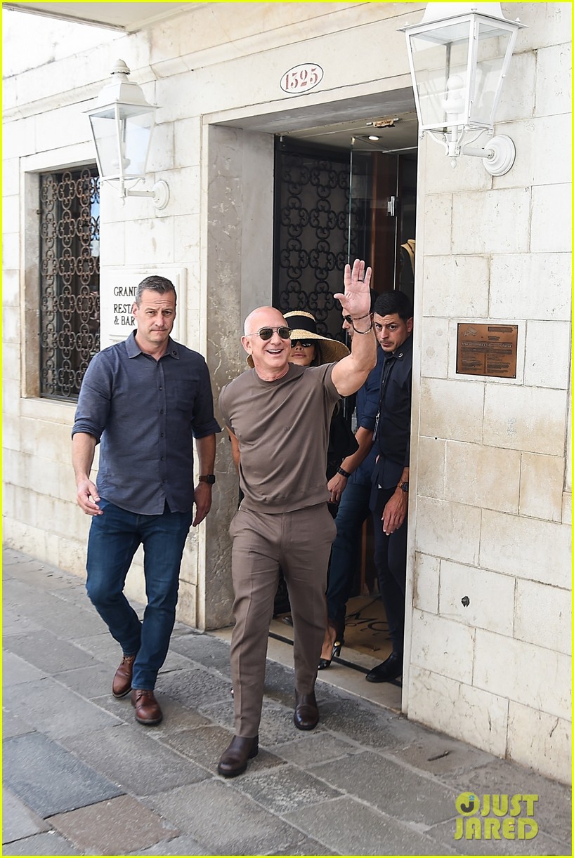 Newlyweds Jeff Bezos & Lauren Sanchez Spotted at Post-Wedding Lunch ...