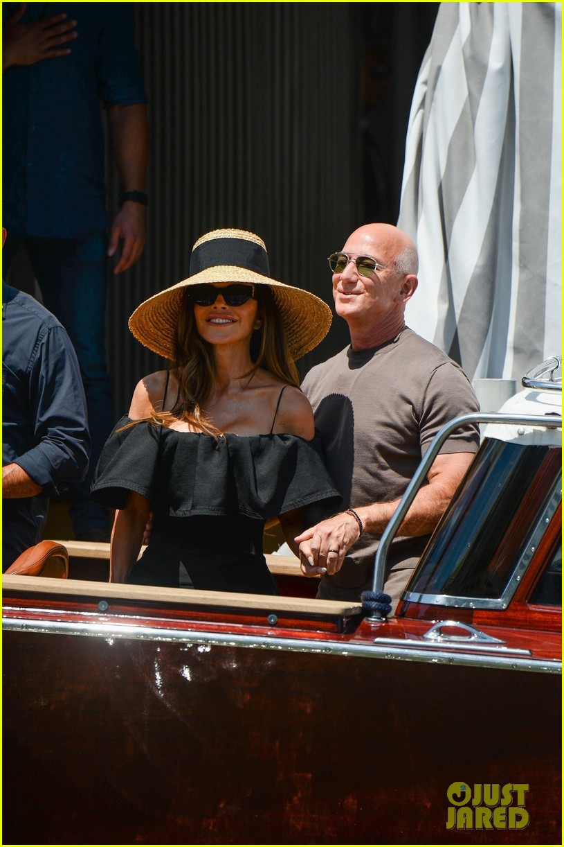 Newlyweds Jeff Bezos & Lauren Sanchez Spotted at Post-Wedding Lunch, One Day After Getting ...