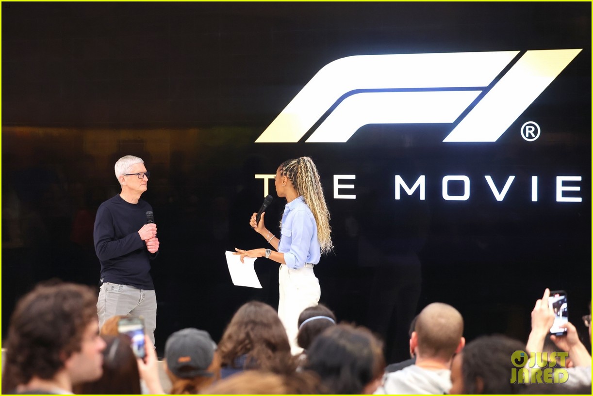 Photo: brad pitt continues to promote f1 movie with apple store q a ...