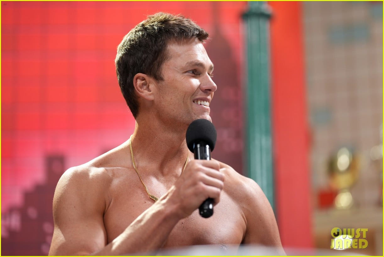 Tom Brady Goes Shirtless & Looks Ripped While Doing a Live Cold Plunge ...