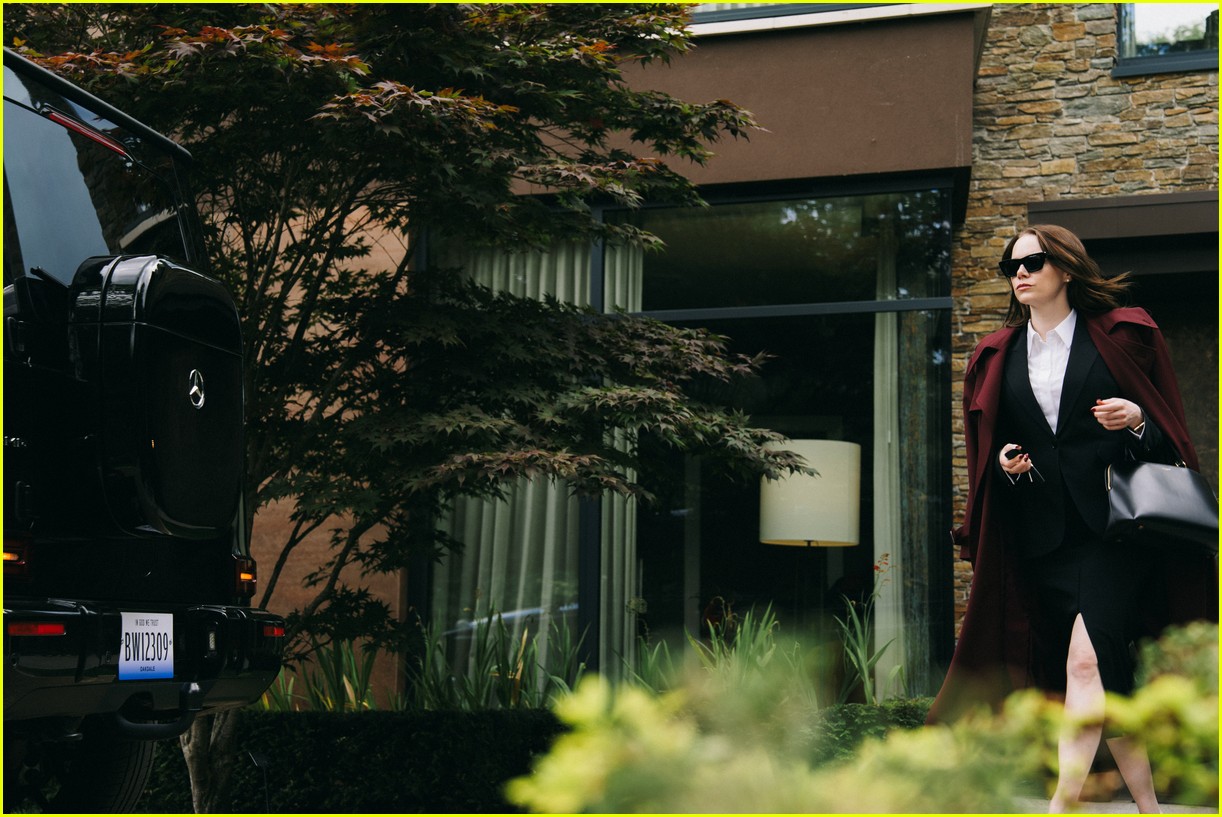 'Bugonia' Trailer: Emma Stone is Kidnapped by Jesse Plemons in New ...