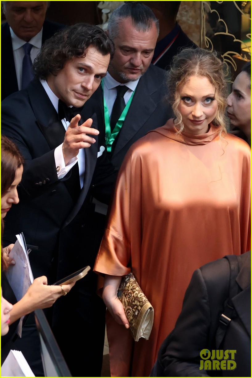 Henry Cavill & Natalie Viscuso Make Rare Red Carpet Appearance at ...