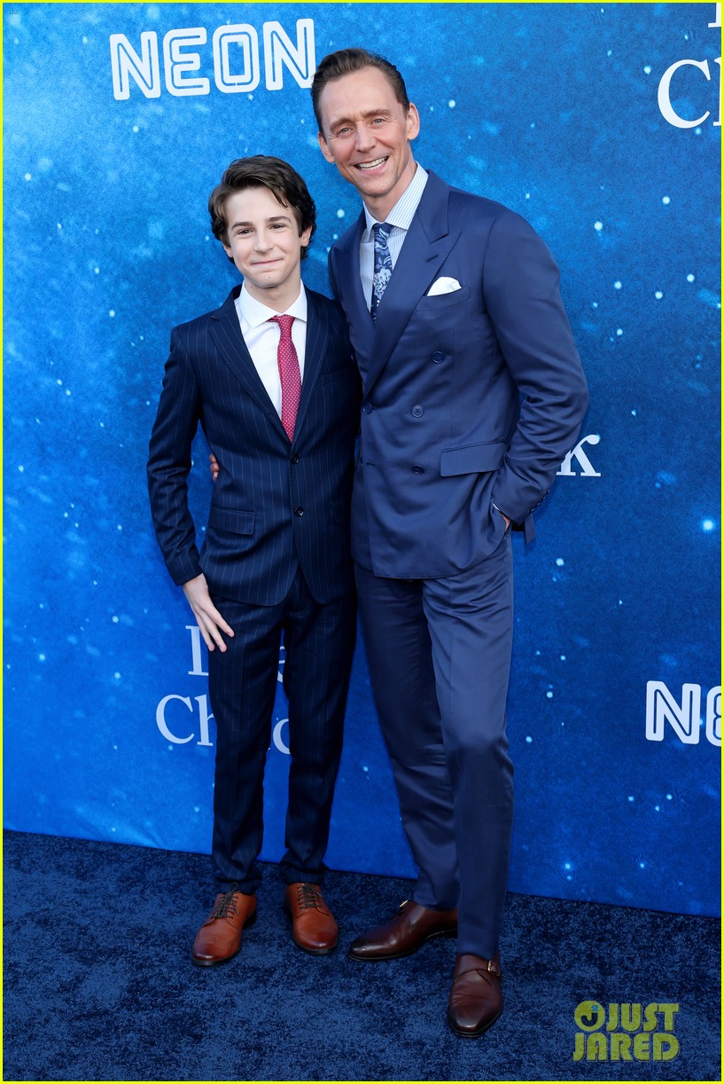 Tom Hiddleston Looks So Dapper at 'The Life of Chuck' Premiere Amid ...