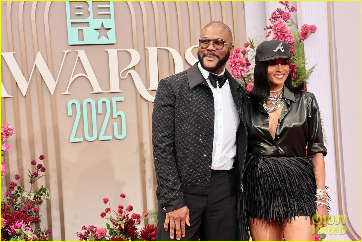 Ciara Meets Up with Tyler Perry on BET Awards 2025 Red Carpet: Photo ...