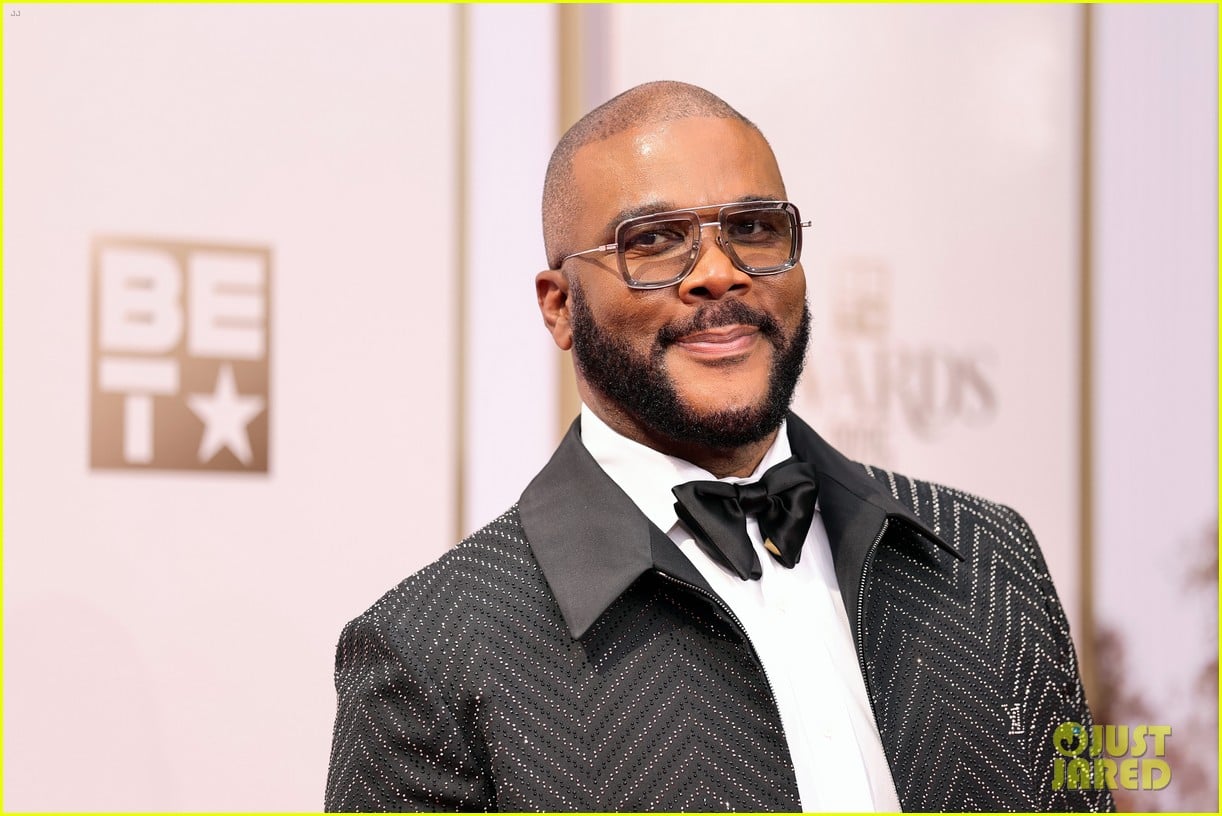 Ciara Meets Up with Tyler Perry on BET Awards 2025 Red Carpet: Photo ...