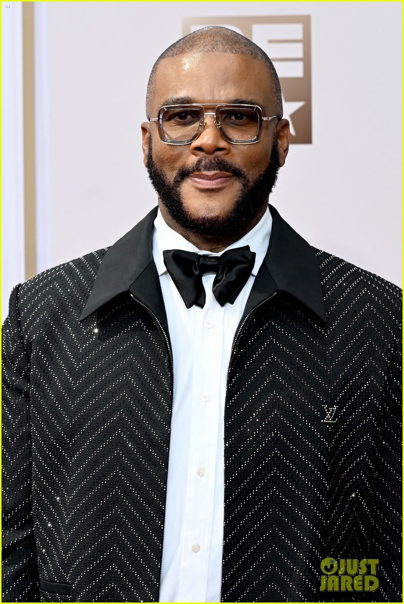 Ciara Meets Up with Tyler Perry on BET Awards 2025 Red Carpet: Photo ...