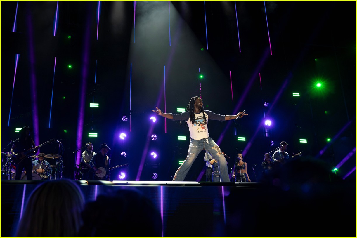 Photo: cma fest 2025 abc photos 24 | Photo 5175732 | Just Jared ...