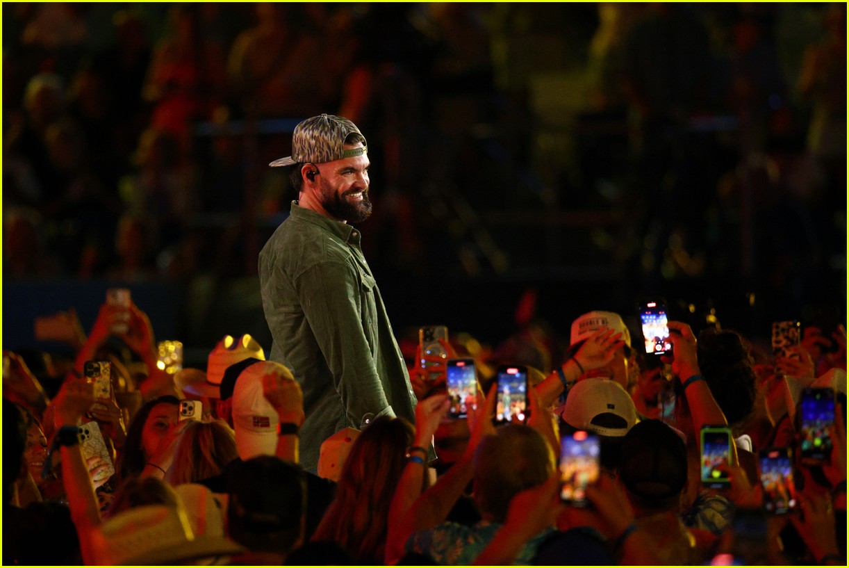 CMA Fest 2025: Performers Lineup & Song List for ABC TV Special ...