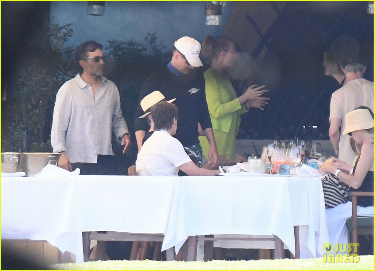 Bradley Cooper Joins Oscar Isaac, Rob Lowe & More For Star-Studded ...