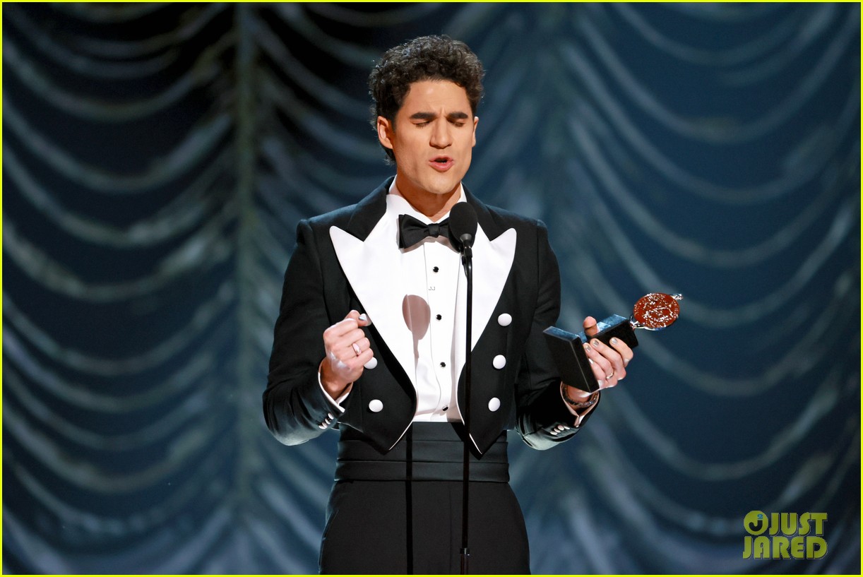 Photo: darren criss wins tony awards 17 | Photo 5169957 | Just Jared: Entertainment News