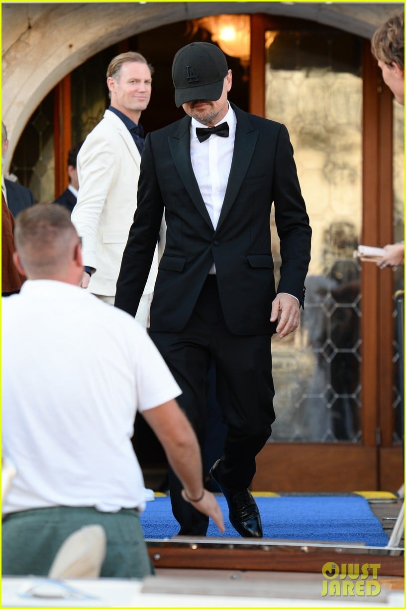 Leonardo DiCaprio Wears a Baseball Hat to Bezos Wedding with Girlfriend ...