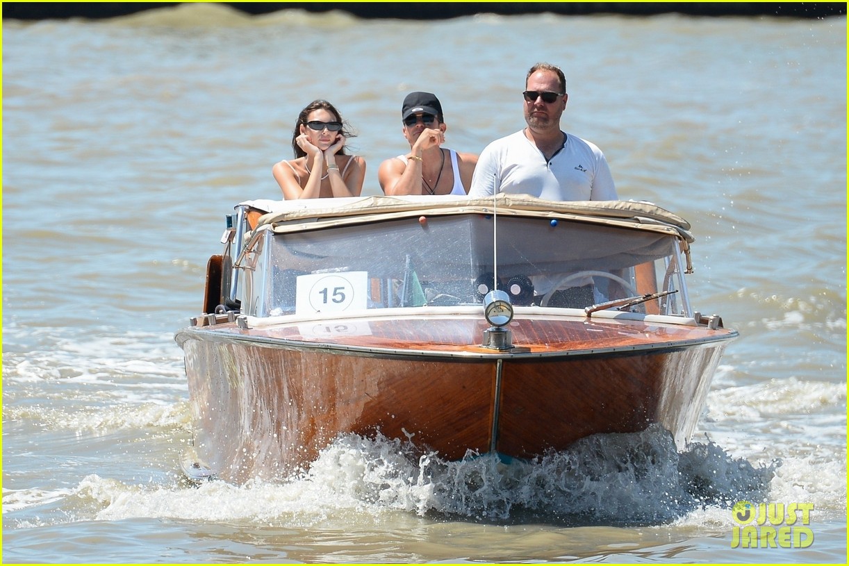 Orlando Bloom Chats Up Leonardo DiCaprio's Girlfriend Vittoria Ceretti ...