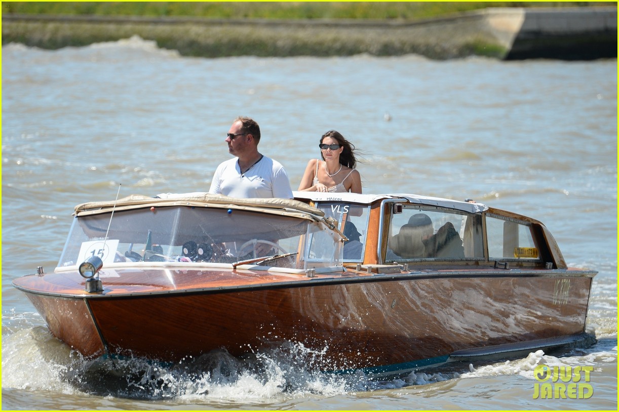 Orlando Bloom Chats Up Leonardo DiCaprio's Girlfriend Vittoria Ceretti ...