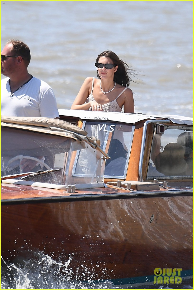 Orlando Bloom Chats Up Leonardo DiCaprio's Girlfriend Vittoria Ceretti ...