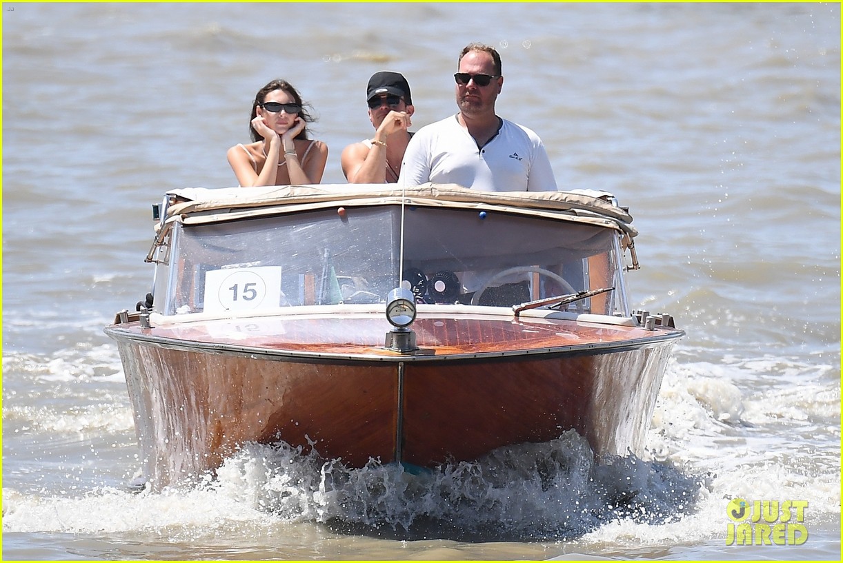 Orlando Bloom Chats Up Leonardo DiCaprio's Girlfriend Vittoria Ceretti ...