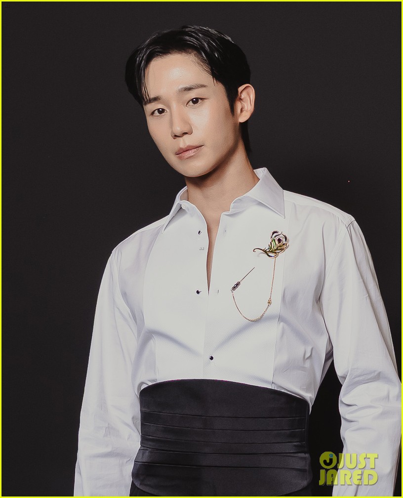 Theo James & Michele Morrone Look Sharp at Dolce & Gabbana Fashion Show ...