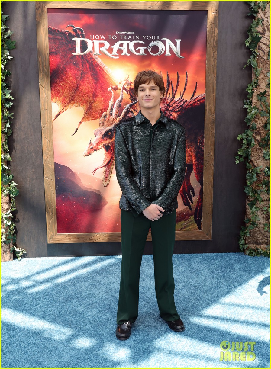 Gerard Butler & Longtime Love Morgan Brown Flex at 'How to Train Your ...