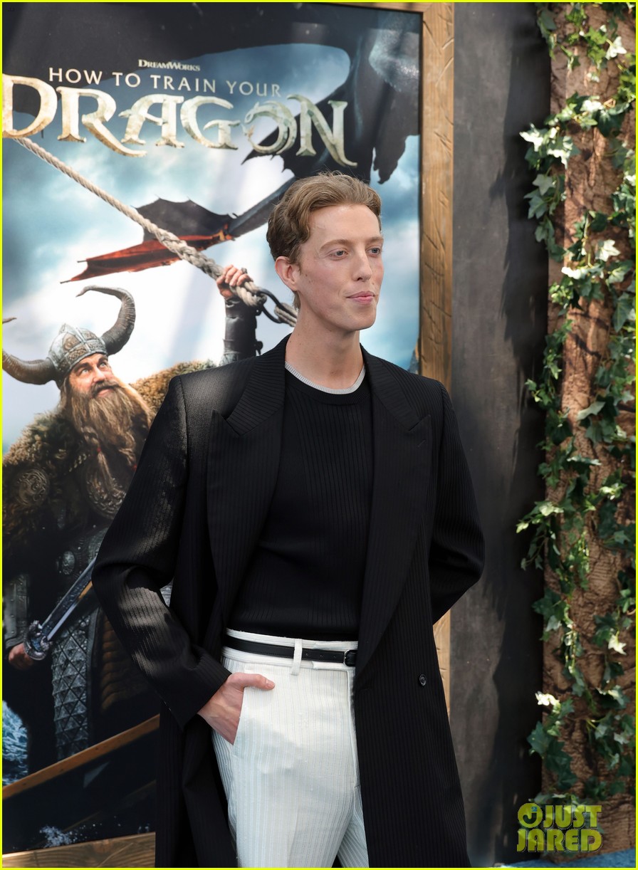 Gerard Butler & Longtime Love Morgan Brown Flex at 'How to Train Your ...