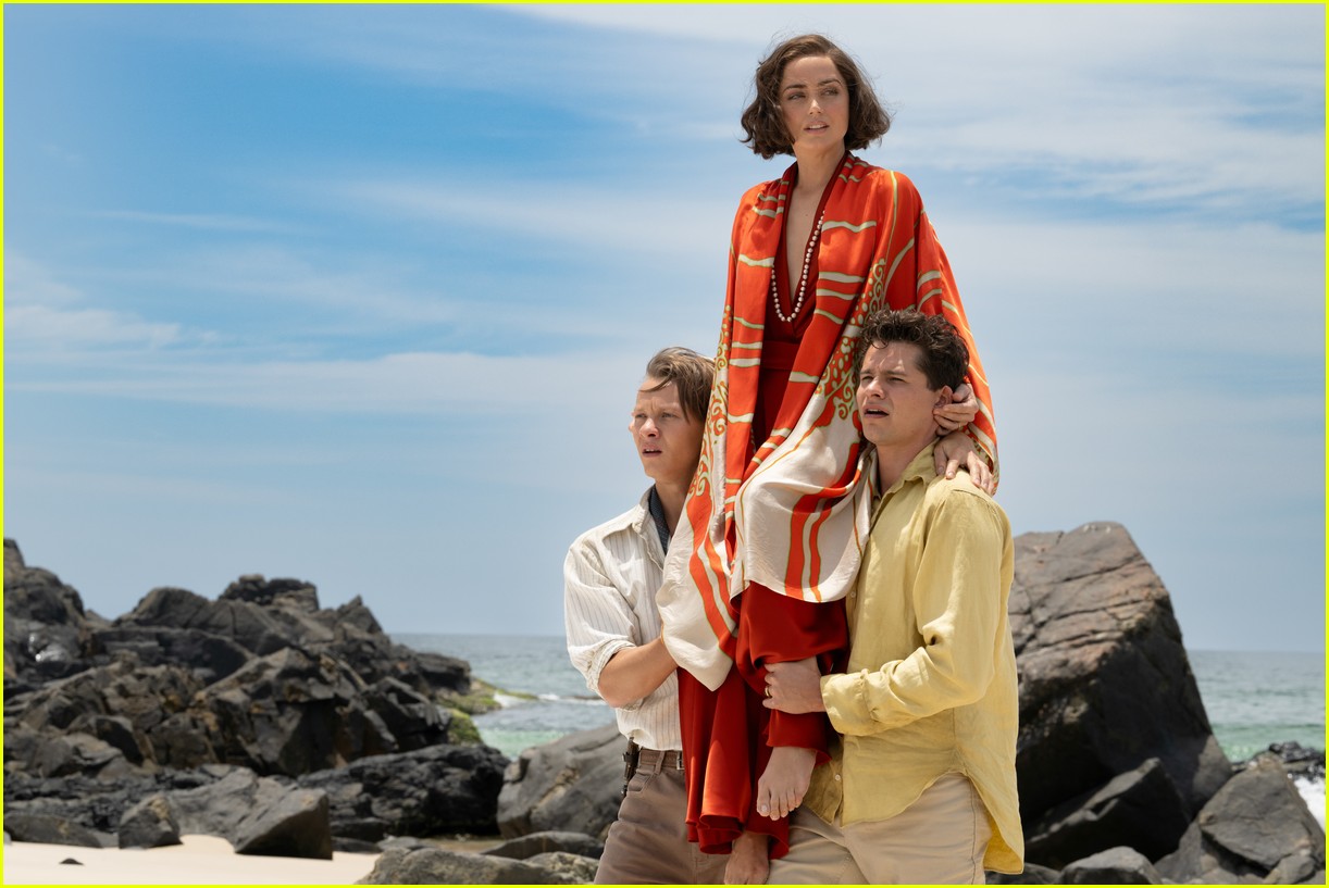 'Eden' Trailer: Sydney Sweeny, Ana De Armas & More Star In Ron Howard-Directed Thriller - Watch ...