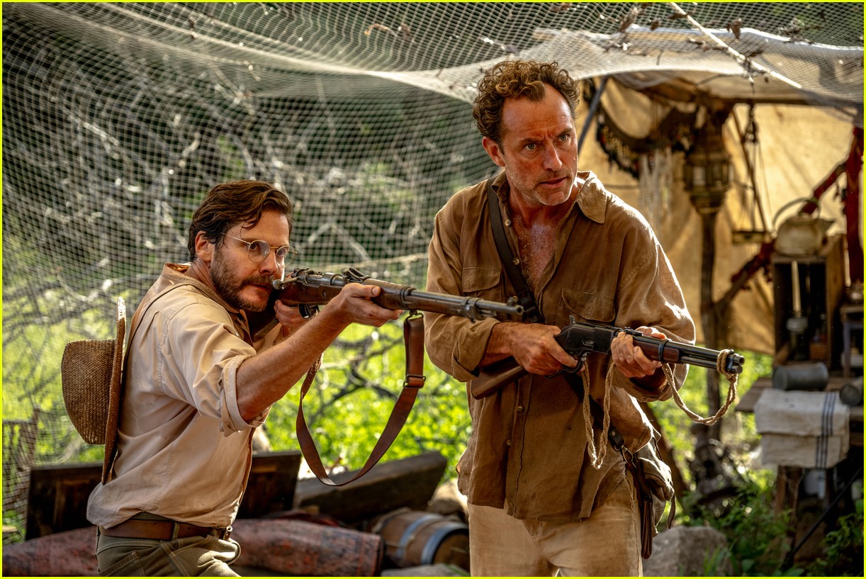 'Eden' Trailer: Sydney Sweeny, Ana De Armas & More Star In Ron Howard-Directed Thriller - Watch ...