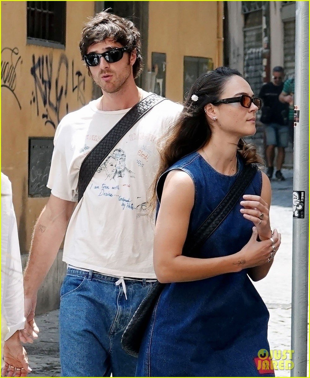 Jacob Elordi Goes Sightseeing With His Family in Rome: Photo 5174915 ...