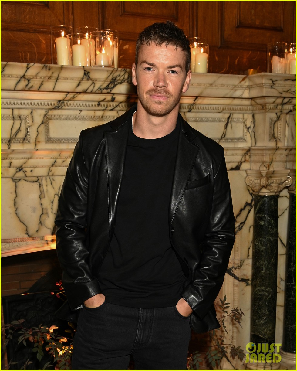 Pals Florence Pugh & Will Poulter Reunite at Coach Event, Three Years ...